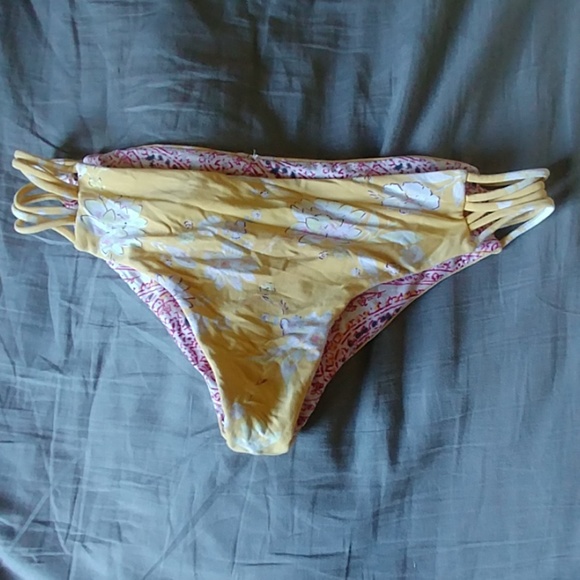 Billabong | Swim | Reversible Bikini Bottom | Poshmark